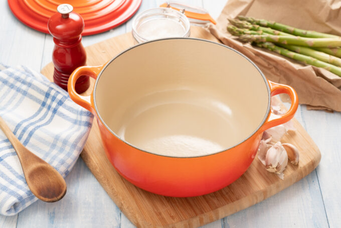 How to Clean Le Creuset Cookware Without Damaging the Enamel - Home ...